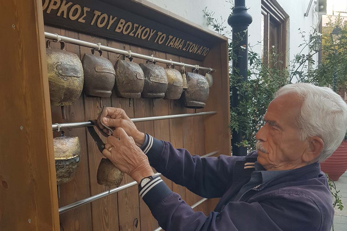 Τα τάματα στον Αϊ Γιώργη των Ανωγειανών βοσκών- Στην εκκλησιά που ...